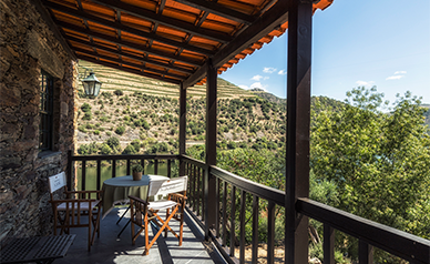 Falua entra no Douro